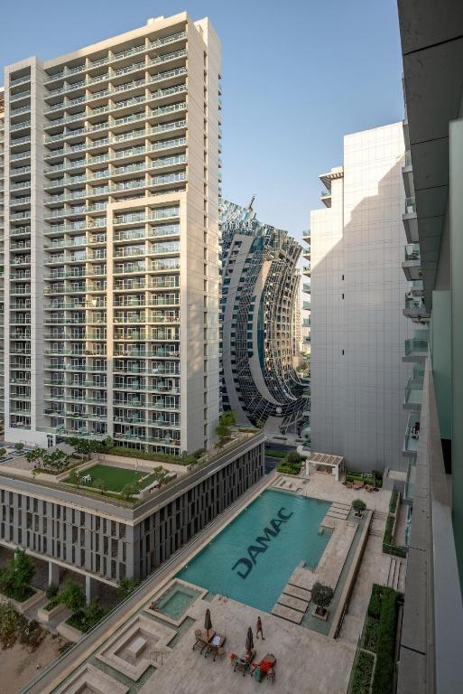 DAMAC Majestine Studio with Pool, Spa and Gym Near Bus & DubaiMall ...