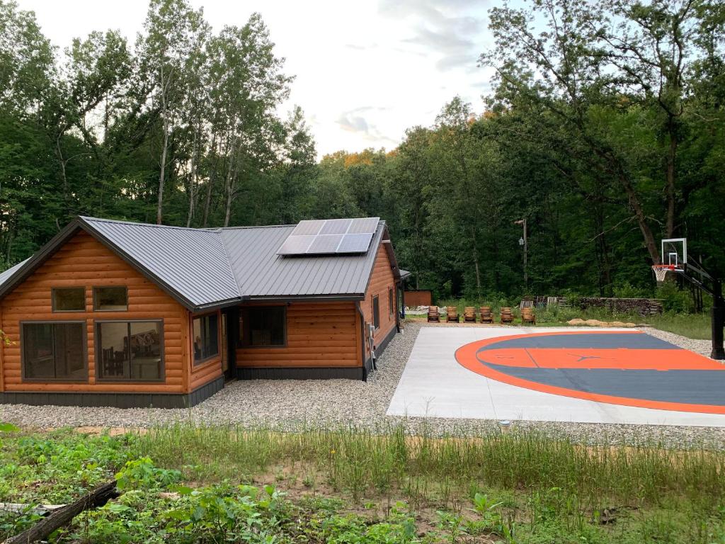 Cabin in the Woods, Belding (updated prices 2026)