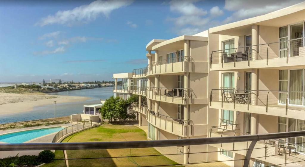 Lagoon Beach Apartment with Pool and Ocean Views, Cape Town (updated ...