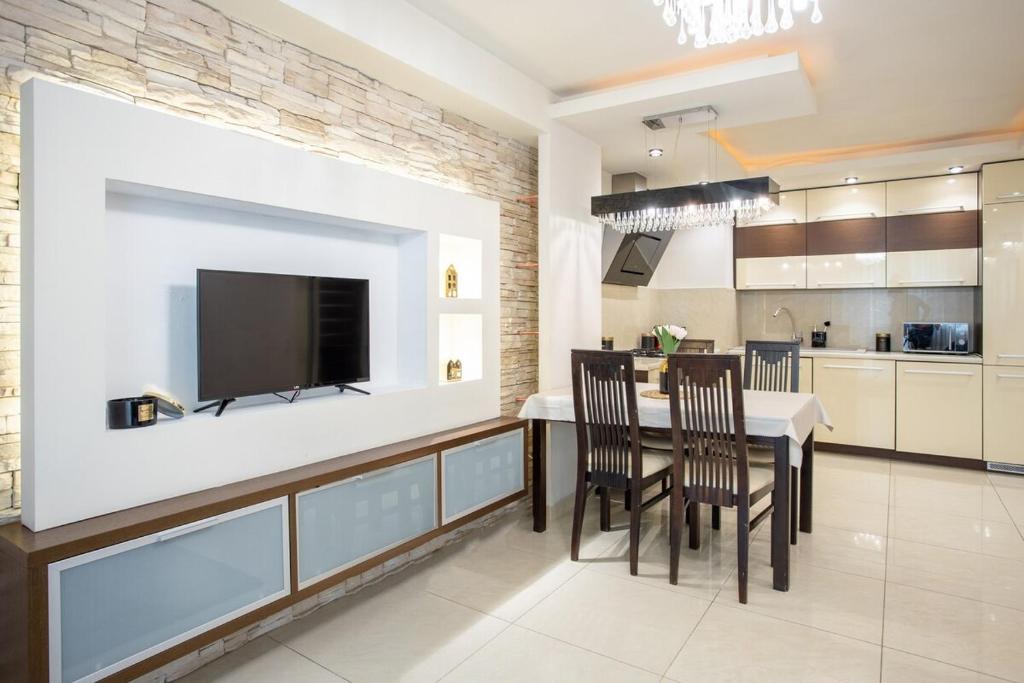 Close - Grzybowska 5, Warsaw (updated prices 2026)