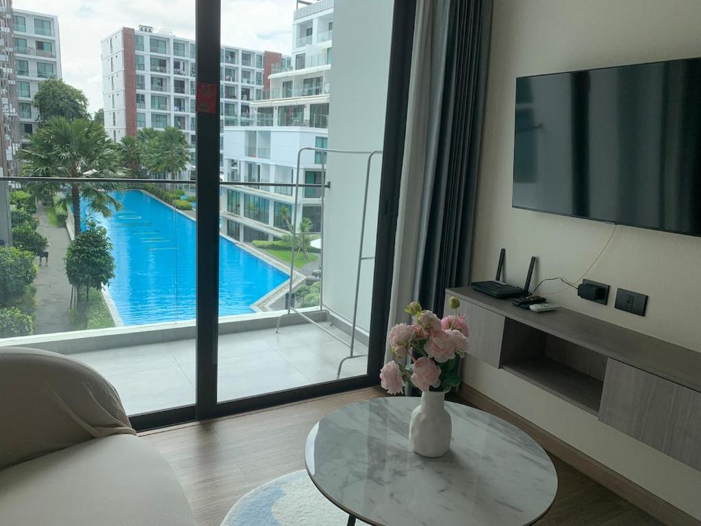 Chiang Mai A Luxury Community The one pool view facing the super large ...