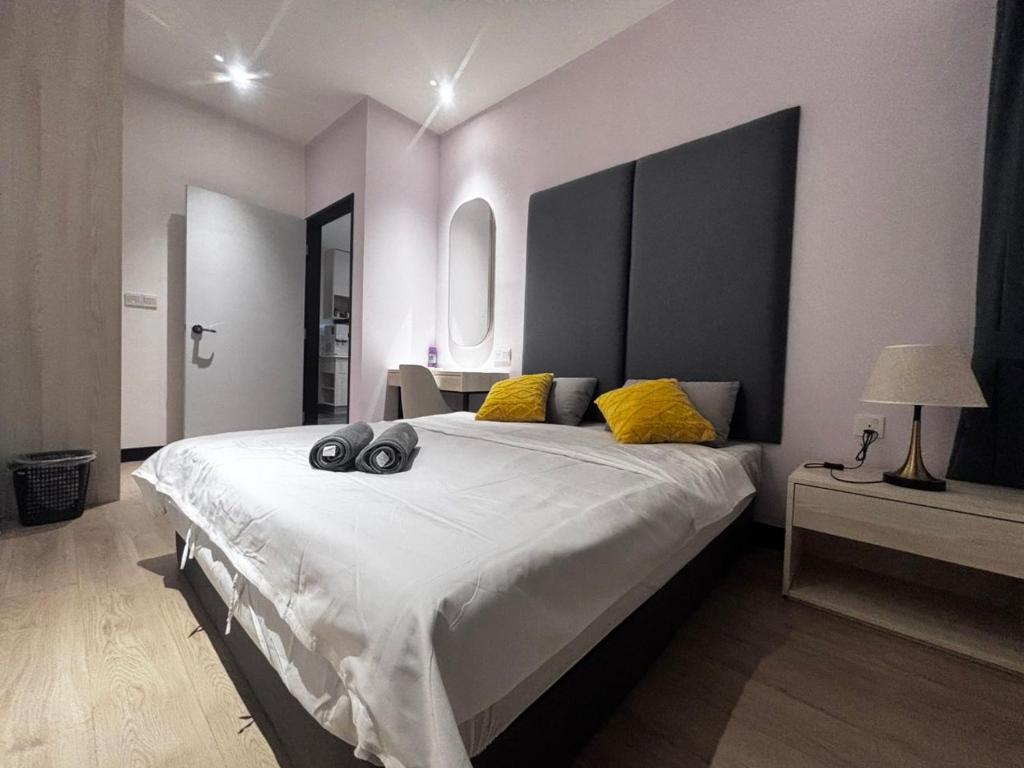 VETRO 11 beside QEH1 DELUXE STUDIO 4-5PAX ROOM by GC, Kota Kinabalu ...
