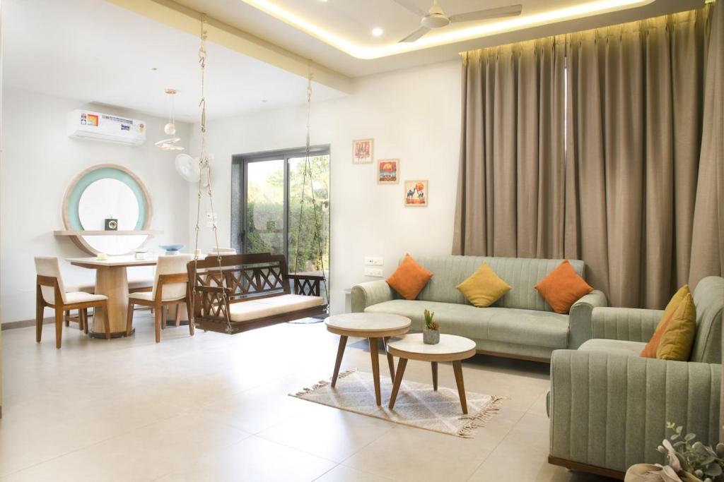 Navkar Riviera Villa with Private Pool Surat-Navsari, Navsāri (prezzi ...