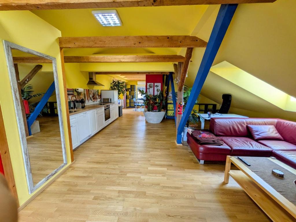 Anton's bunte Welt (100 m², Parkplatz, Garten und viel mehr ...