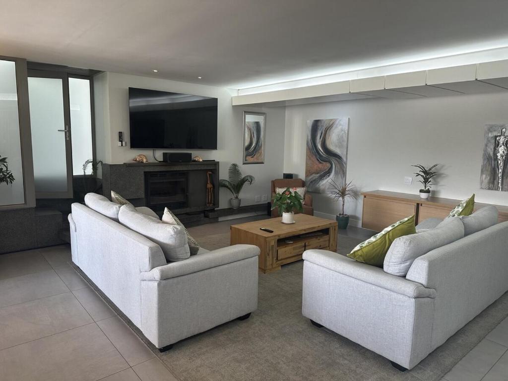 Sunset Links Golf Estate home, walk to Beach, Kejptaun (ažurirane cene ...