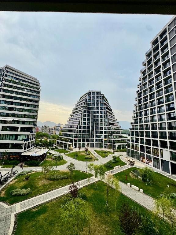 Lake View Royal Stay 2 Bedrooms Panoramic balcony, Тирана (обновени ...