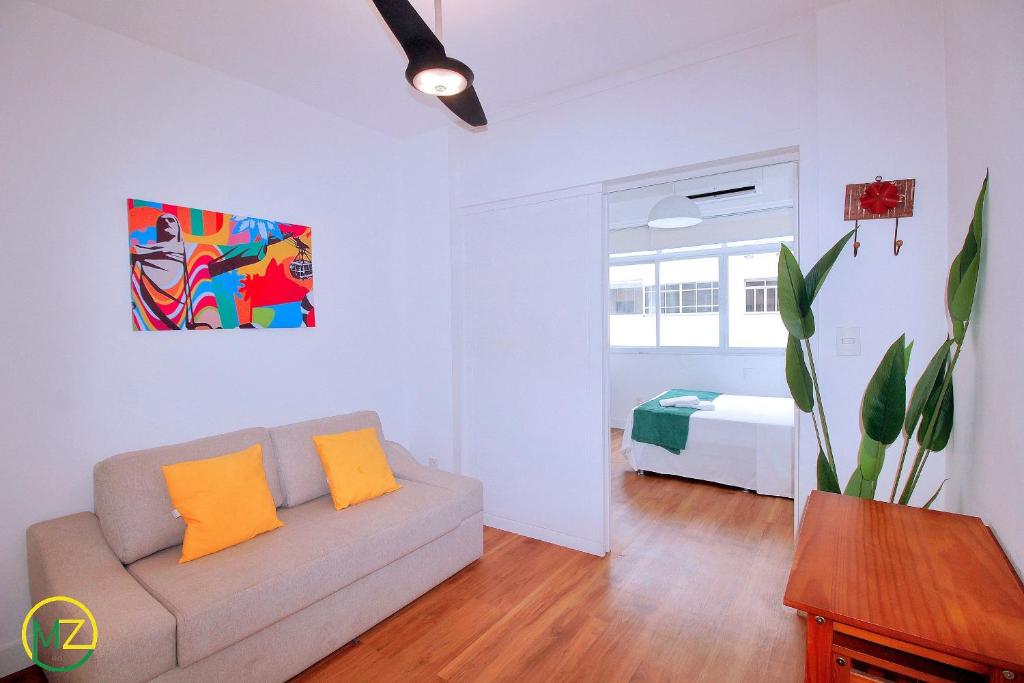 Studio no Leme com vista parcial para o mar, Rio de Janeiro (updated ...