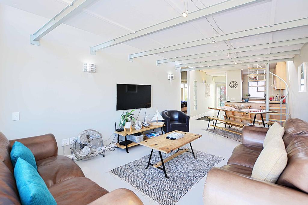 Luxury Beachfront Loft , L21 Seaside Village, Big Bay, Cape Town- 3 bedroom, Bloubergstrand ...