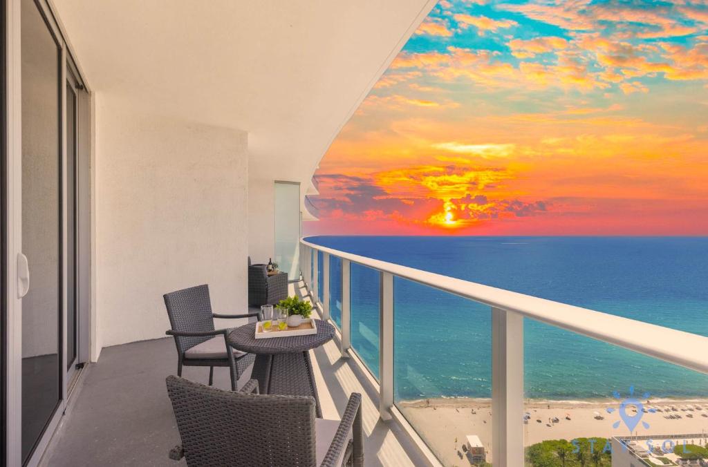 Insane Ocean View Balcony - Beachfront Condo - Pool, Hollywood (precios ...