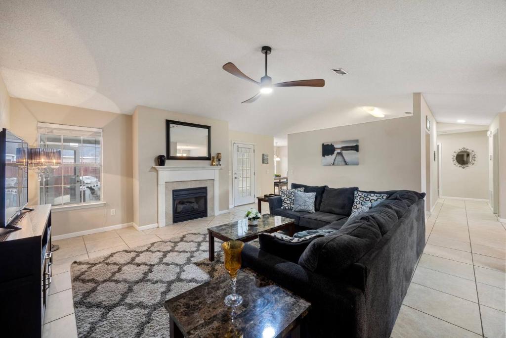 Private Pool & Game Zone! | Family Fun House, Seaglades (updated prices ...