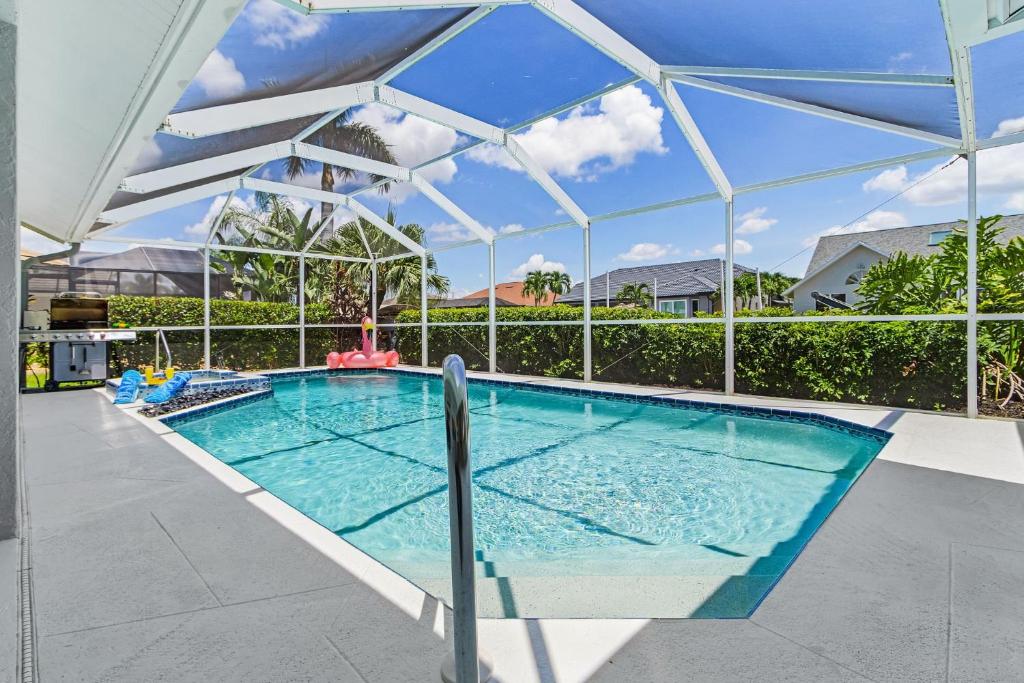 Waterfront Bliss with Heated Pool, Spa & Private Dock Adventures - The ...