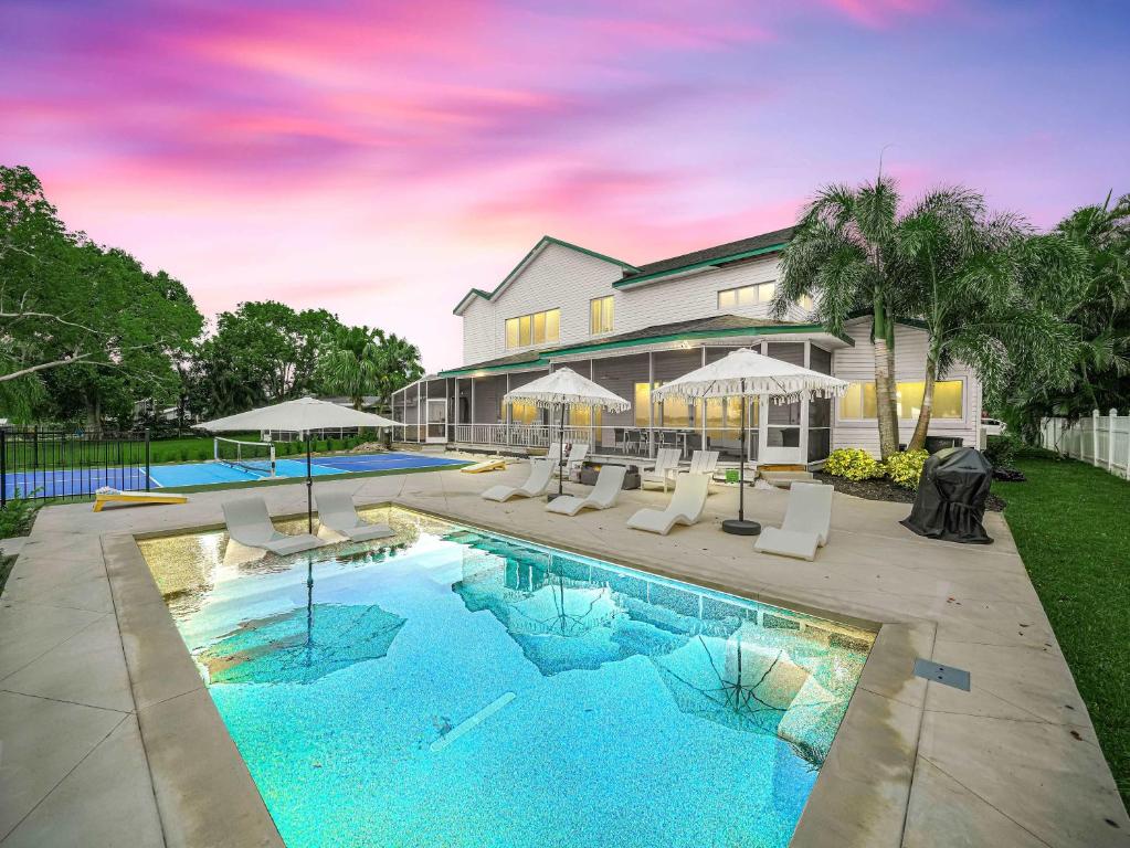 6BR Lakefront Home w Pool Pickleball More, Sebring (updated prices 2025)