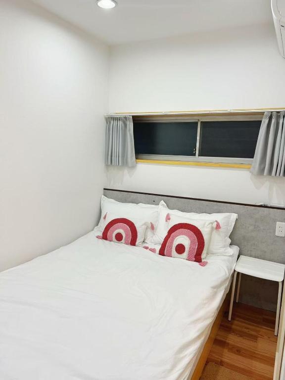 Asakusa Hanahi 201 Queen Bed Room, 4 min walk to Asakusa Temple, direct subway access to Narita ...