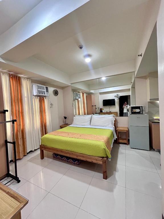 staycation near manila airport across NAIA terminal 3,13 min drive to terminal 2 and 1, Vexy ...