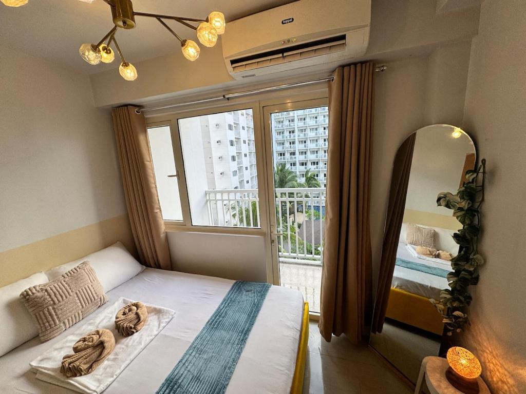 Shore Residences Banana Room with 2 Beds Good for 4 Guests Pool View ...