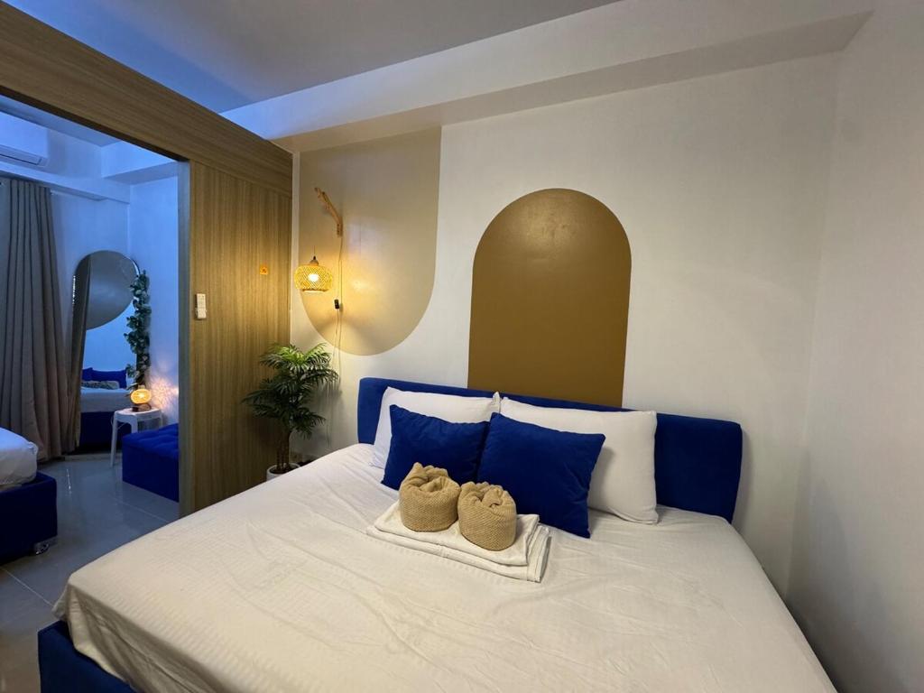 Shore Residences near Airport Blueberry Room 2 Beds Pool View by Prime ...