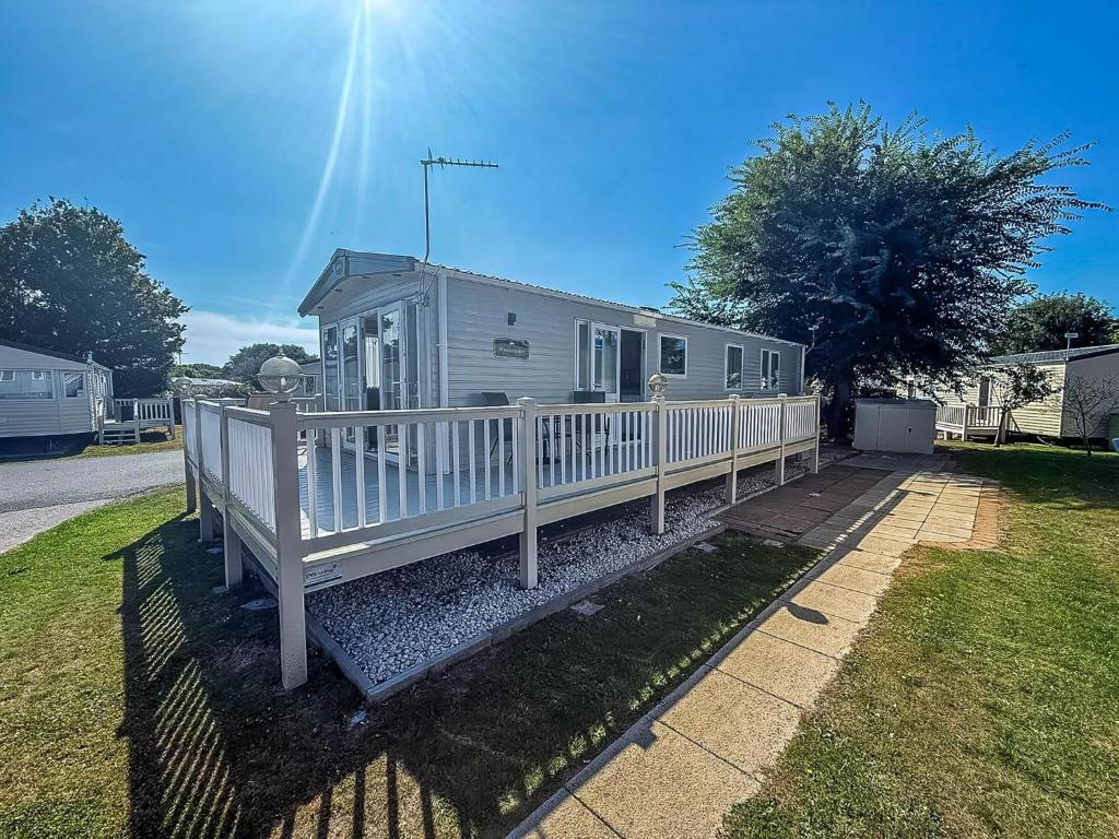 Modern 6 Berth Caravan With Decking At Cherry Tree Park In Norfolk Ref ...