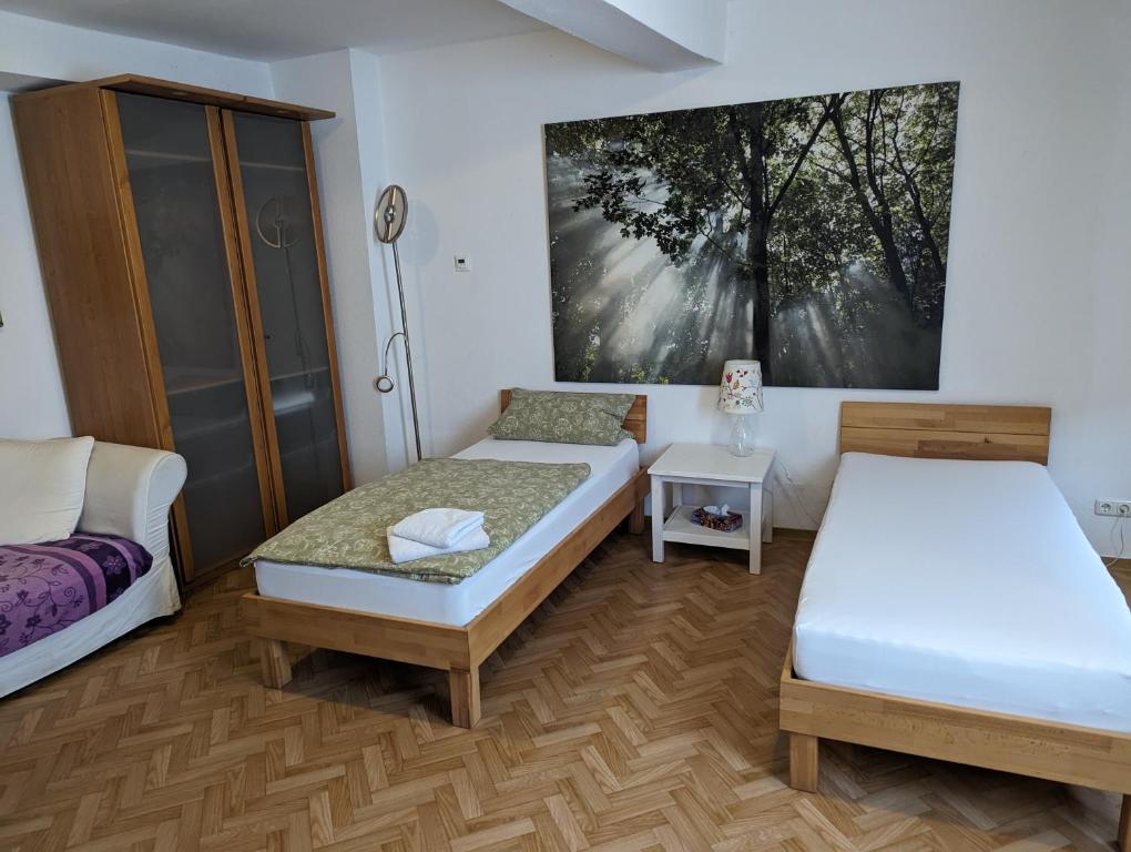 Ferienwohnungen Schallenberg Fewo Nr 4,‏ גרוס-אומשטאדט (מחירים מעודכנים ...