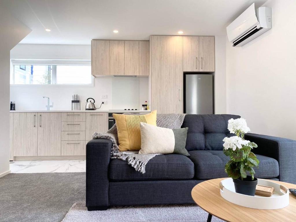 Comfy entire townhouse with enhanced cleaning, Christchurch (updated ...