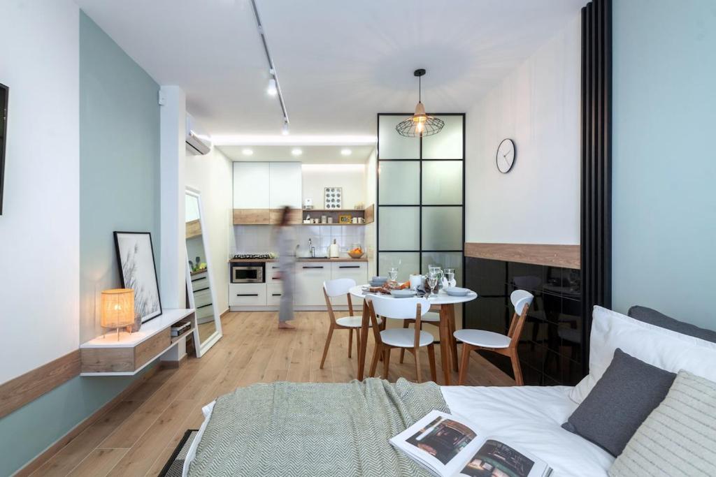 AlexAparts Comfort design studio, city center,‏ לביב (מחירים מעודכנים ל-2025)