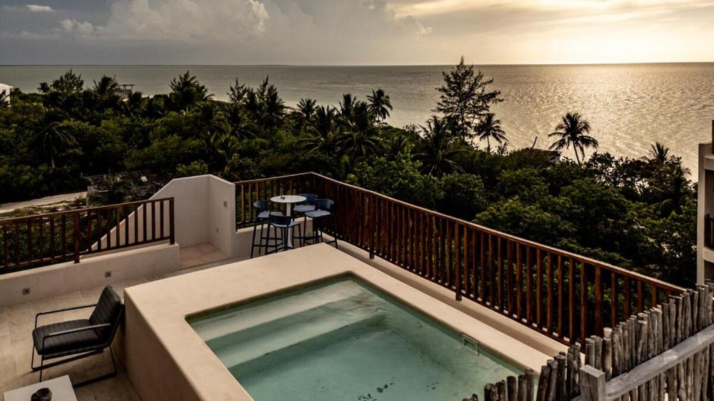Oceanview Penthouse w Private Pool, Isla Holbox (aktualne ceny na rok 2026)