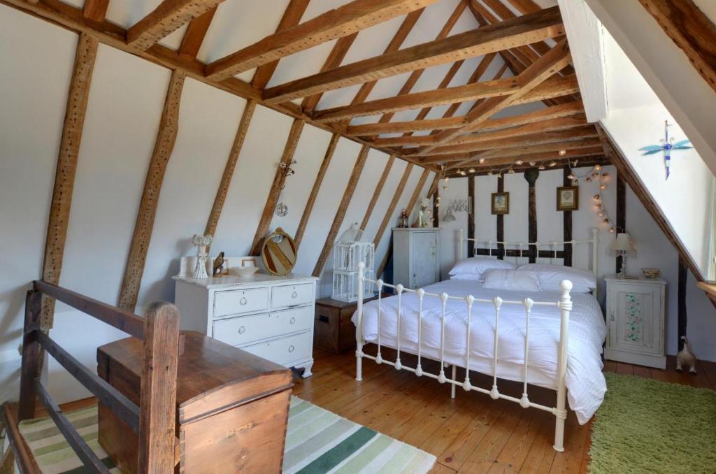 Marigold Cottage, Rolvenden (updated prices 2026)