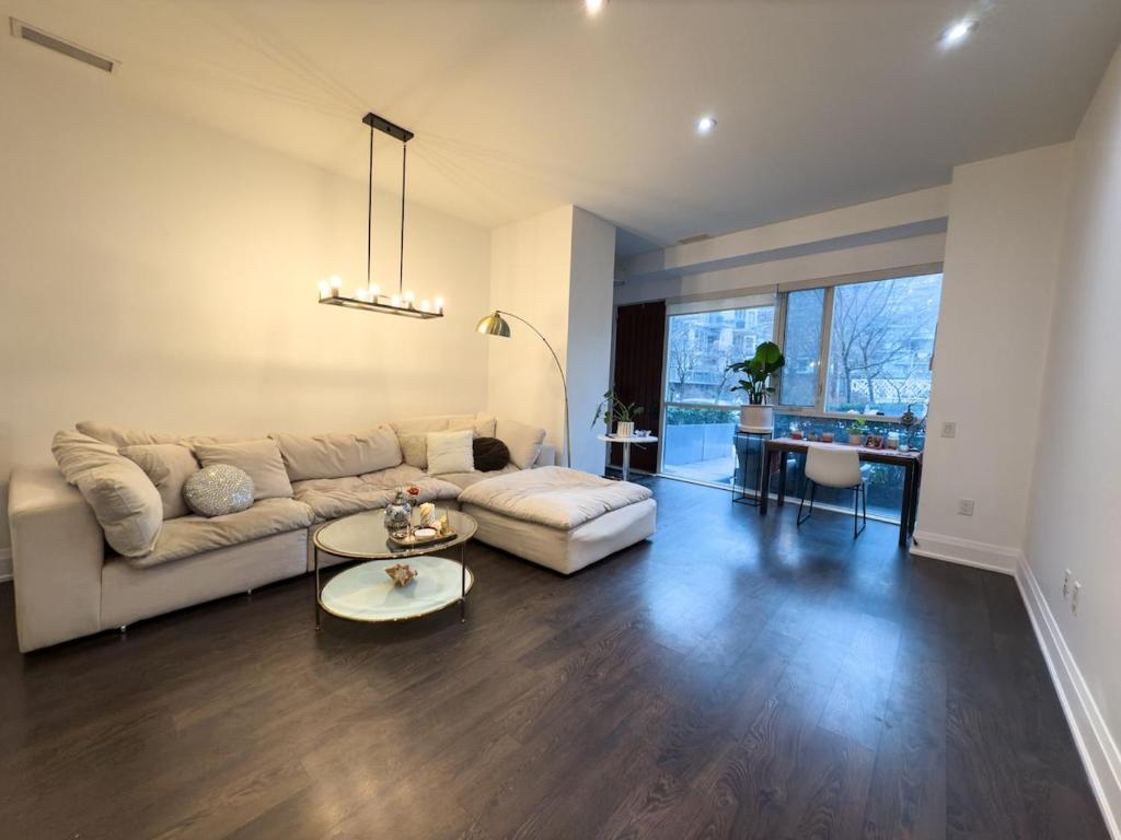 Luxury 2-Story loft in downtown, Toronto (updated prices 2026)