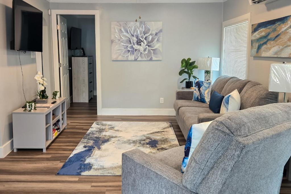 Walk to Beach Hampton Home with Grill!, Hampton (precios actualizados 2025)