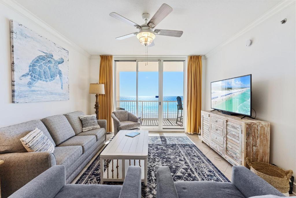 Azure 503 - Beachfront Luxury Condo & Free Beach Service!, Fort Volton ...
