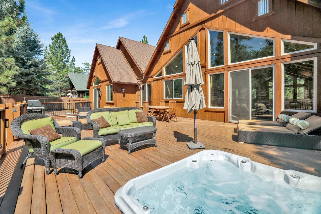 Luxury Heavenly Lodge Big Bear~ Hot Tub + Pool Table, Big Bear Lake ...