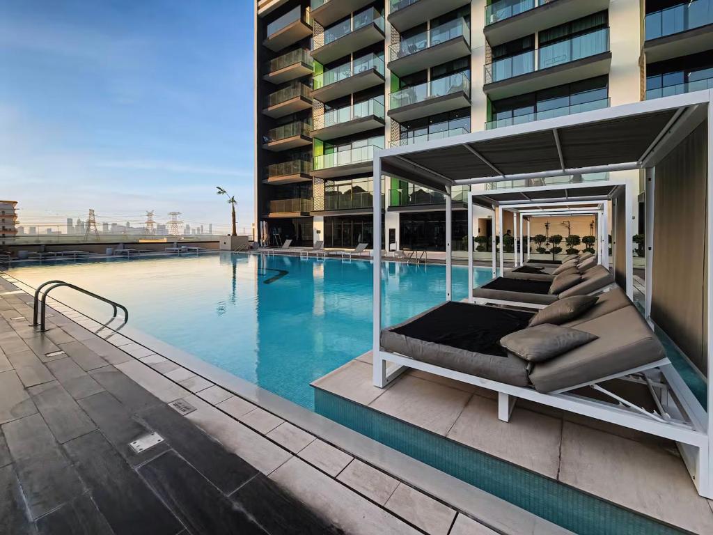 A Signature Living Experience Luxury One-Bedroom in Binghatti Emerald ...