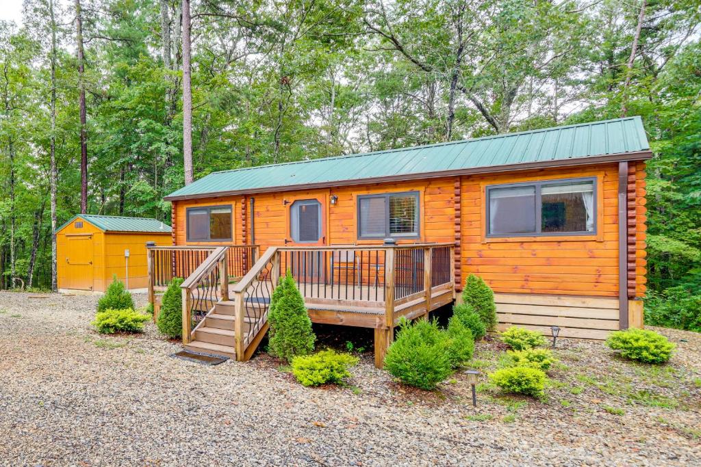 15 Mi to Blue Ridge Forested Cabin with Decks!, Blairsville (precios ...