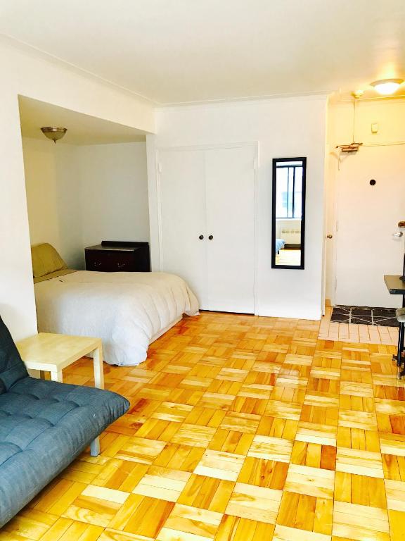 Modern Apartment City Living in the Golden Square Mile, Montreal (harga ...