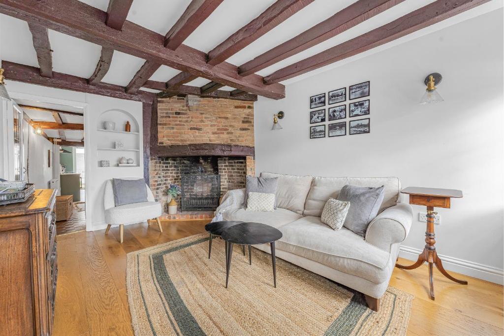 Dolphin Cottage, Henley on Thames (updated prices 2026)
