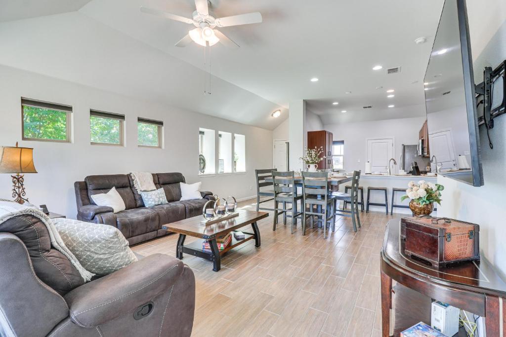 Pool Access and Private Yard Family Home in Kyle!, Kyle (updated prices 2025)