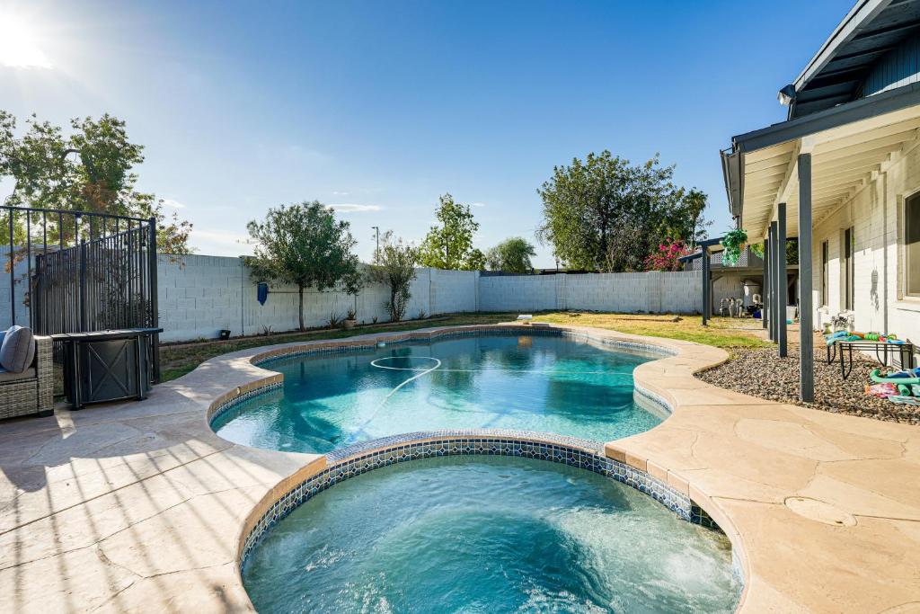 Mesa Oasis with Diving Pool By Spring Training, Dtwn, Mesa (updated ...