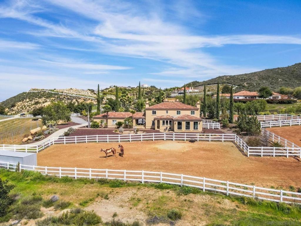 Villa on 5 Acre Vineyard Equestrian Estate, Pool & Hot tub, Events ...