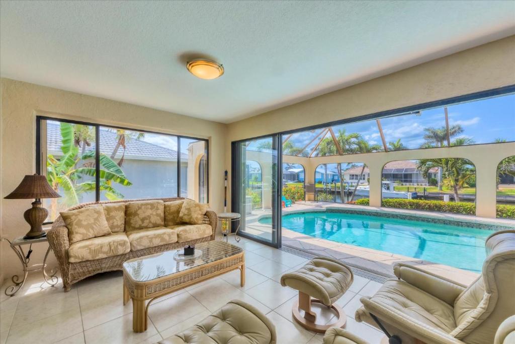 GRH14807 - Charlotte County - 3 Bed 2.5 Baths House, Punta Gorda Isles ...