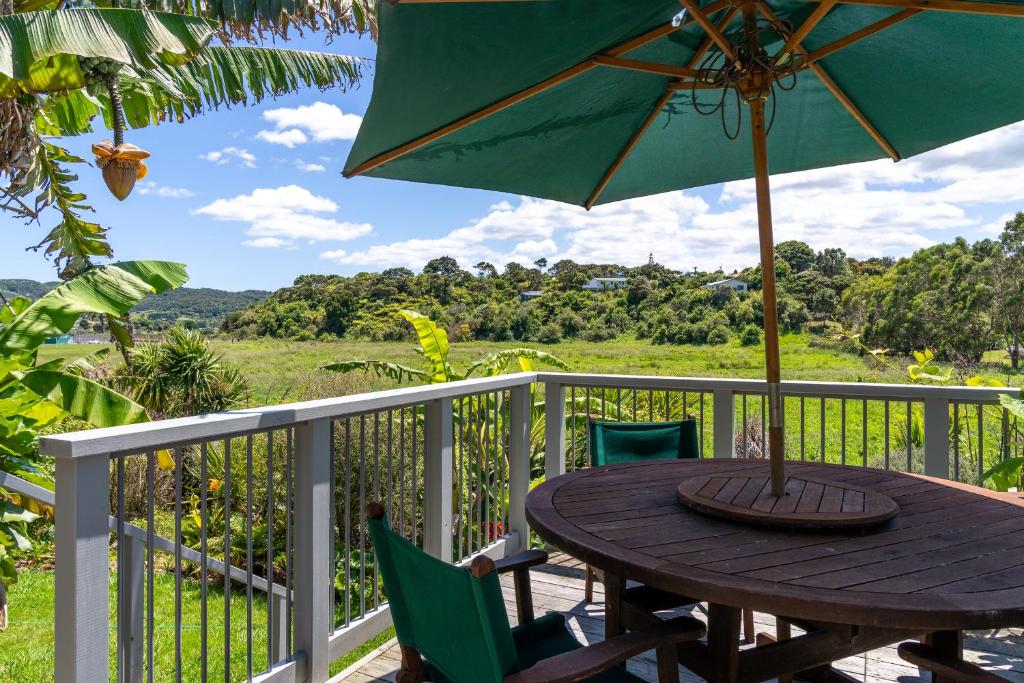 Pineapple Palace Studio, Raglan (updated prices 2026)