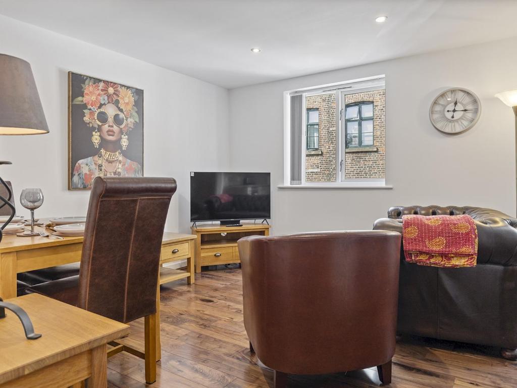 Pass the Keys Tannery Mews - Stunning Central 2-Bed with Parking, York ...