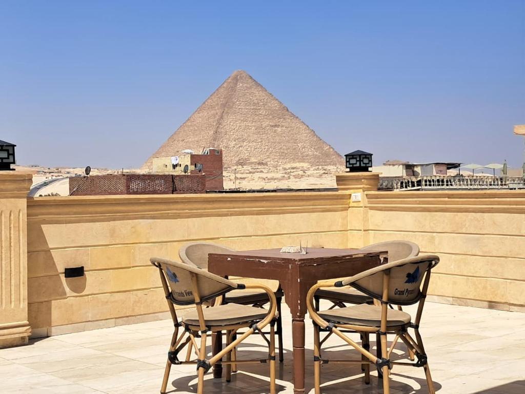 The Great Golden Pyramid, Kairo (prisene oppdatert 2025)