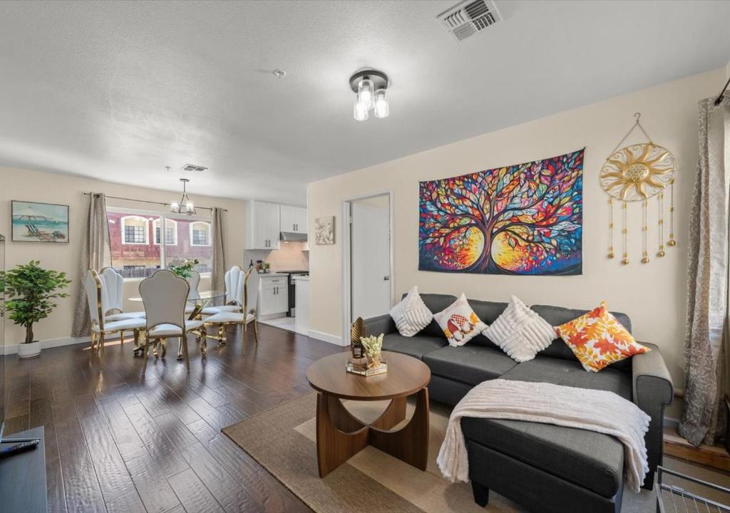 Cozy&Stylish DT Alhambra Living walk to Starbucks, Alhambra (tarifs ...