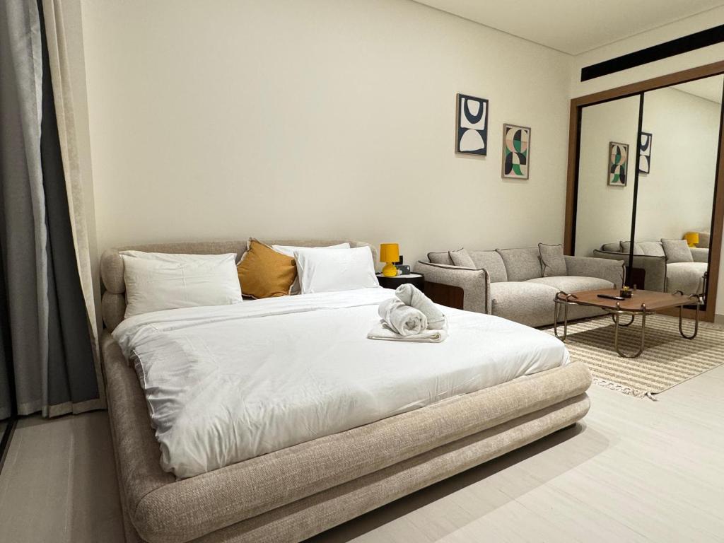 DVR Studio Apartment with private jaccuzi in Trillionaire by Binghatti ...