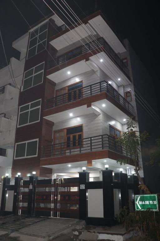 Let'stay- Noida Sec-112, Noida (precios actualizados 2026)