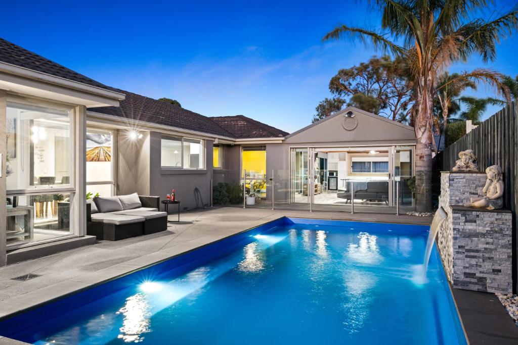 Resort Experience - Pool, BBQ, Games for family, Pakenham (updated ...