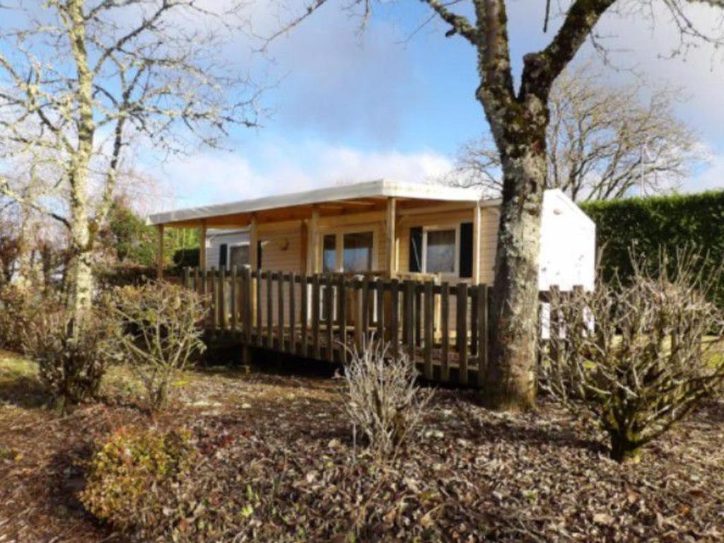 Mobil-home 6 pers avec terrasse et accès PMR - API-1-52-323, Limeuil ...
