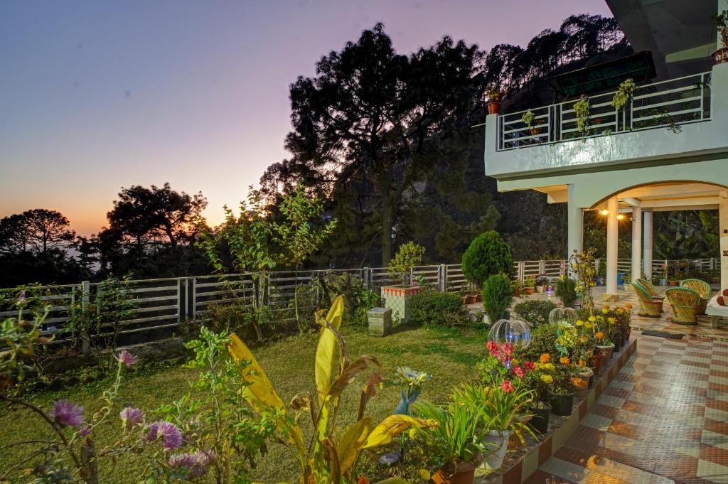 Hill View 2BHK Homestay with Garden - 2 Bedrooms with Living room ...