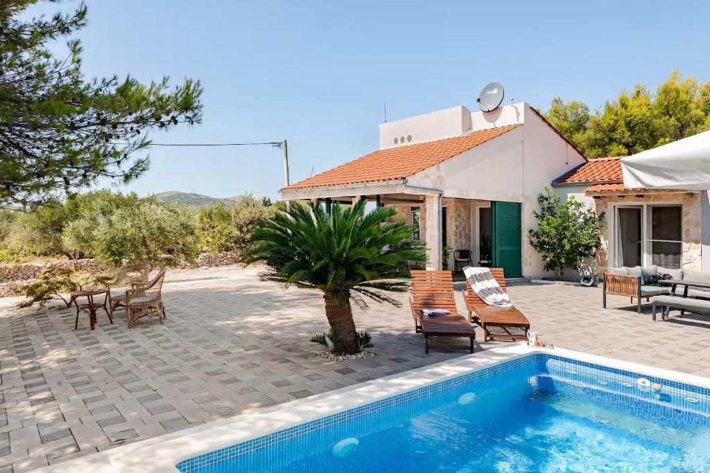 Countryside holiday Home with Pool & Jacuzzi,Dalmatia, Vrsine ...