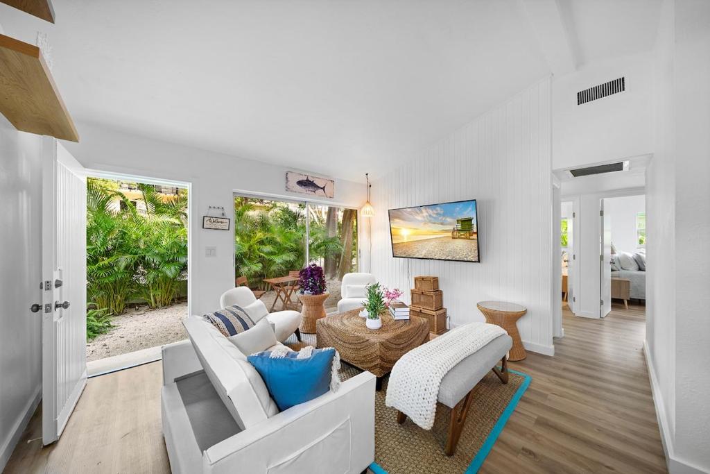 Coconut Cottage Grove 52, Miami (updated prices 2026)