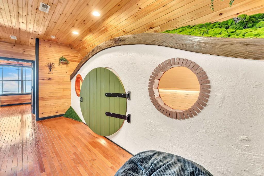 Rivers Ledge Cabin with breathtaking views hot tub & indoor pool ...